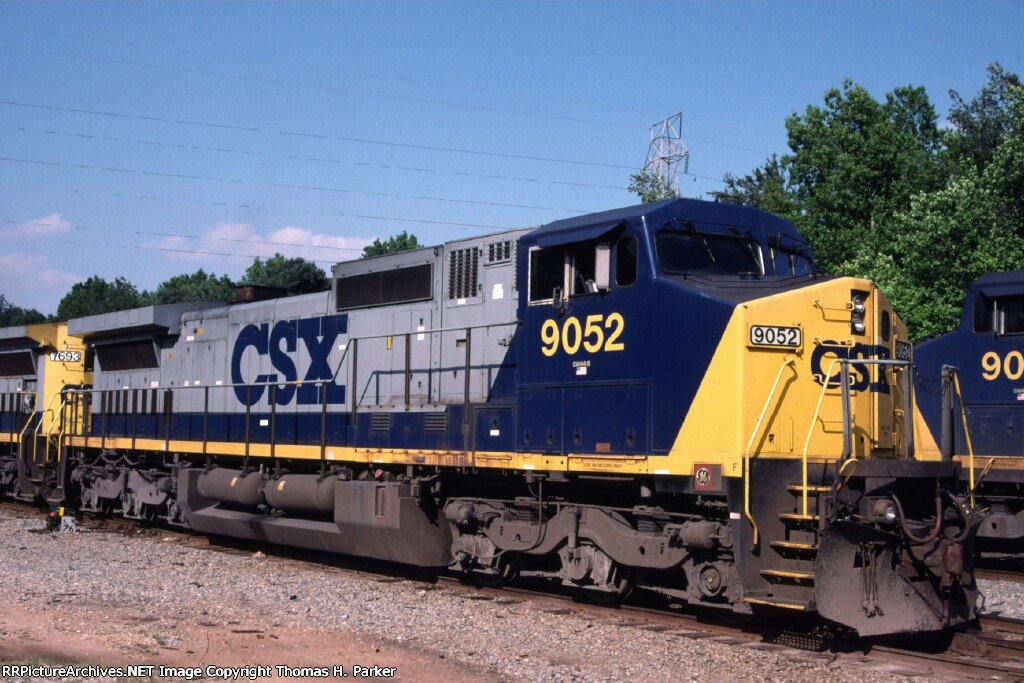CSXT 9052 CW44-9